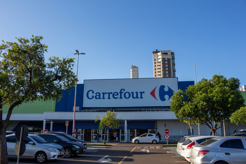 Carrefour (CRFB3) vê vendas saltarem no 3º trimestre, mas lucro despenca